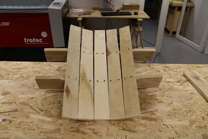 लकड़ी की कुर्सी अपने हाथों के साथ। शुरुआत से अंत तक पूरी प्रक्रिया 5686_16