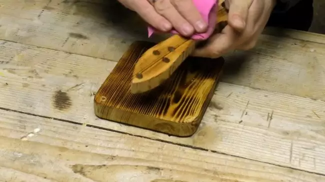 हम एक प्रेसर डिवाइस के साथ एक लकड़ी का कपड़ा बनाते हैं 5894_26