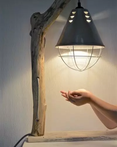 Lamp in die industriële styl van hout 5904_13