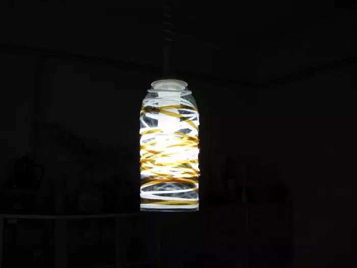 Conas lampaí lampa de bhuidéal plaisteach a dhéanamh 5958_6