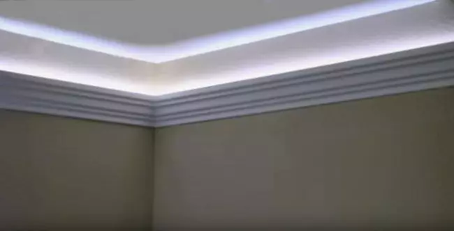 Hoe de LED-backlight op elk plafond te installeren 6032_11