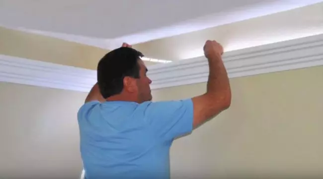 Hoe de LED-backlight op elk plafond te installeren 6032_9