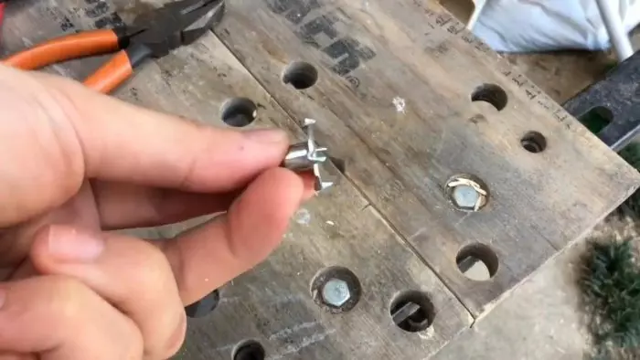 Ang pinakamadaling lathe ng isang drill