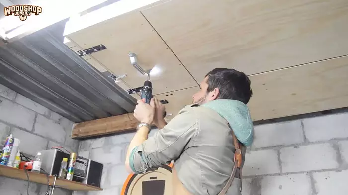 Hoe opschortende planken in de garage of workshop die geen plaats innemen