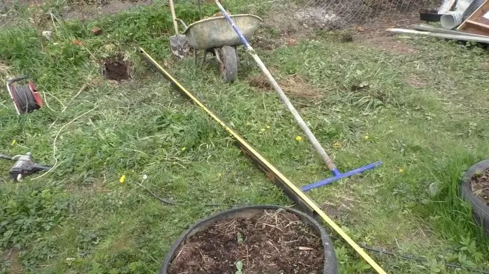 Hogyan telepítsünk egy kerítésoszlopot a században