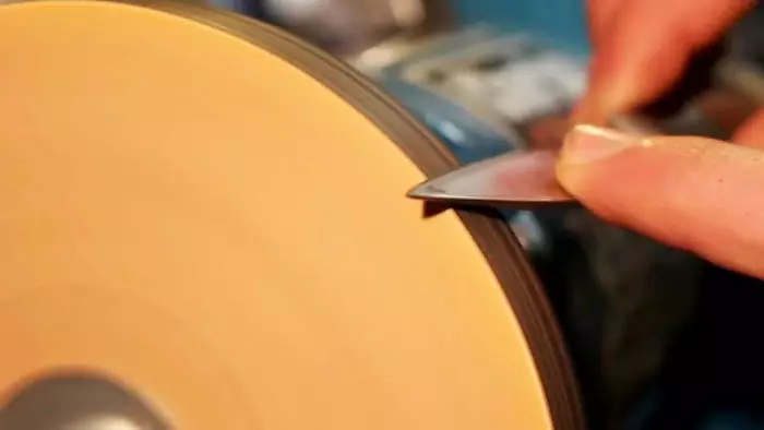 We use a wooden disk for quick knives 6139_8