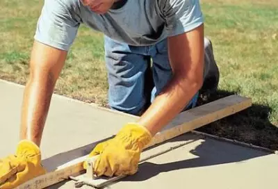 Come fare un percorso di giardino in cemento con le tue mani 6228_7