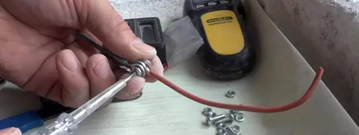 Како да се поврзете алуминиум и бакарна жица без електричар 6262_7
