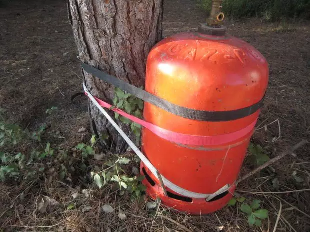 Lámpara en forma de una botella de un cilindro de gas. 6306_4