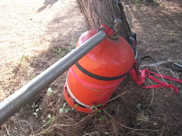 Lámpara en forma de una botella de un cilindro de gas. 6306_5