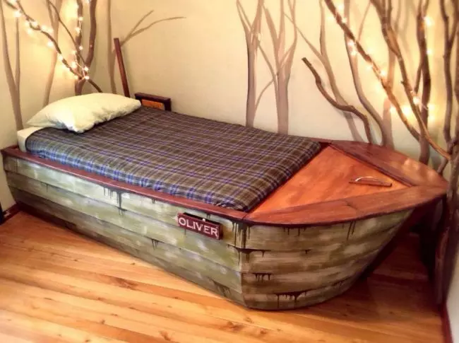 Giường dưới dạng một chiếc thuyền với các ngăn bí mật
