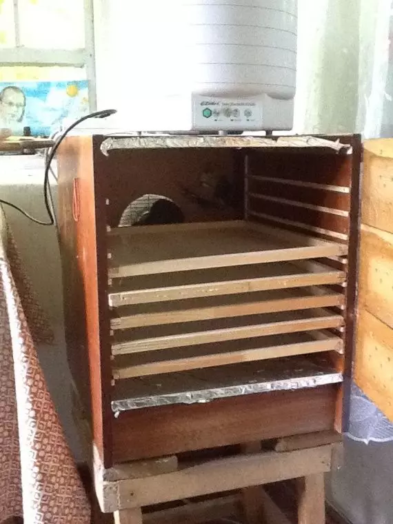 Homemade dryer for vegetables and fruits