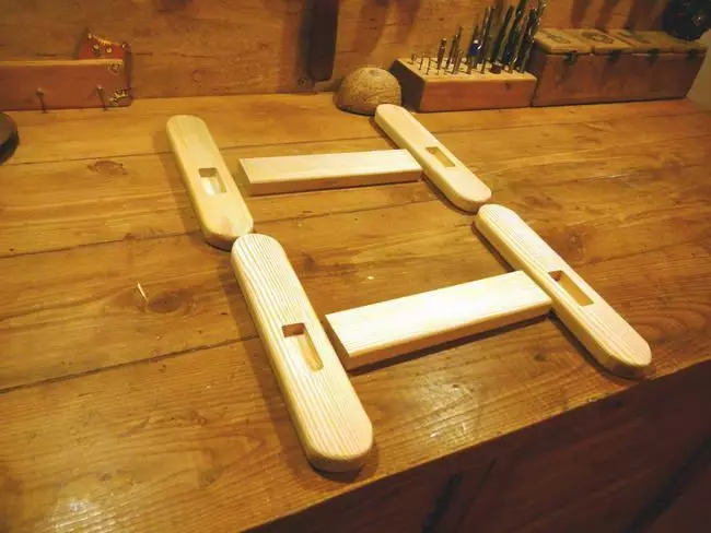 Wooden table para sa laptop gawin ito sa iyong sarili 6416_8