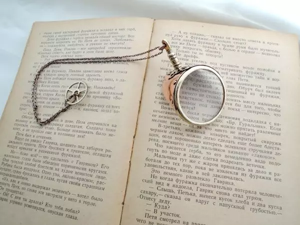 Monocle ni aṣa ti "steppuun" pẹlu ọwọ ara wọn