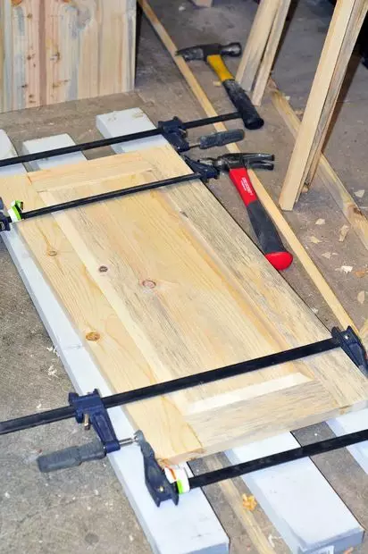 איך לעשות פשוט שולחן ארון עץ עבור swaren 6457_20