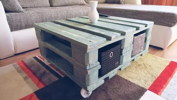 Hoe maak je een vintage tafel van houten pallets