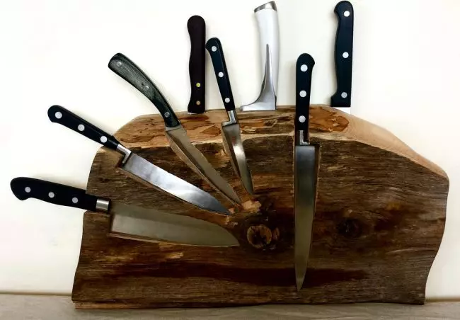 Stand fir Messer aus engem festen Stéck Holz 6467_1