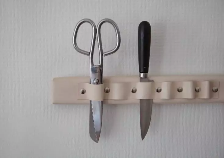 We make a simple kitchen leather organiser for knives