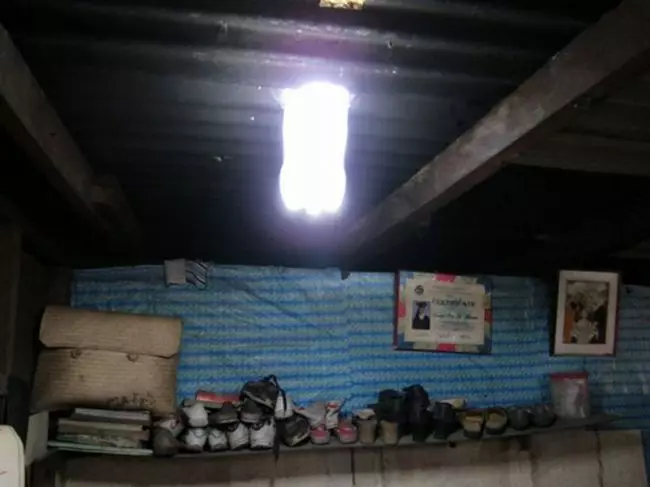 Lámpada de botella de plástico que traballa na luz solar 6552_4