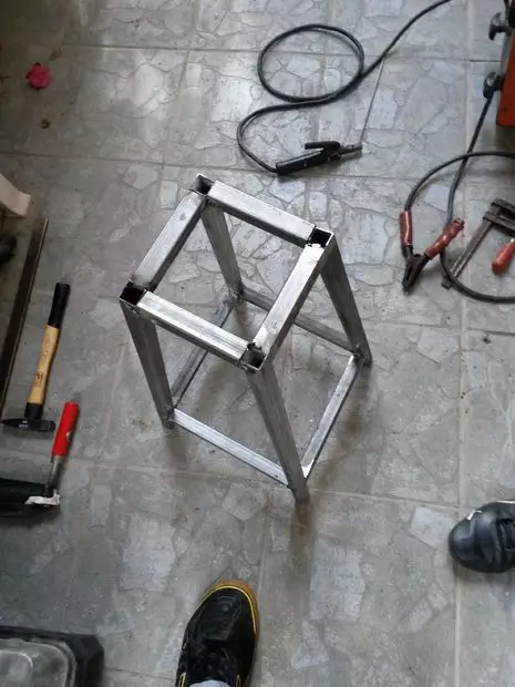 Eenvoudige zelfgemaakte stoel van vierkante buizen 6656_12