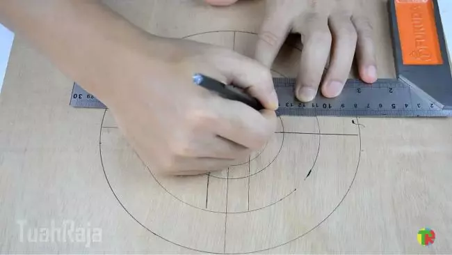 Kako narediti preprosto in izvirno uro vezanega lesa 6766_8