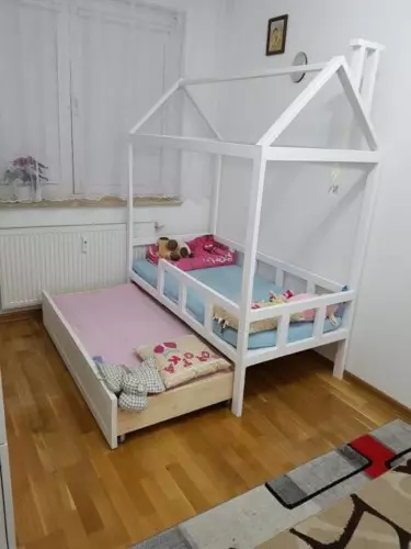 Bērnu gultiņa mājas formā 6785_1