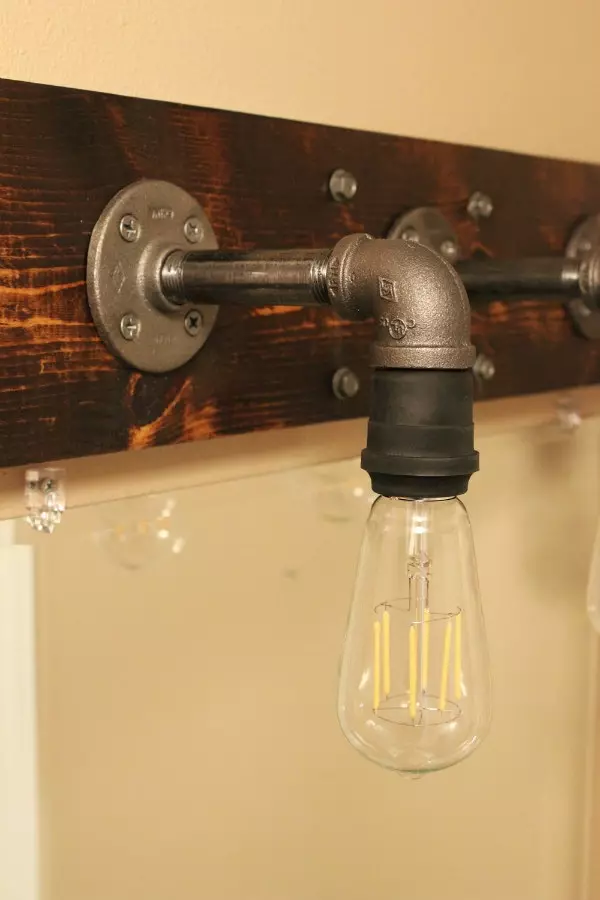 Како да направите осветлување во бањата во индустриски стил 6787_29