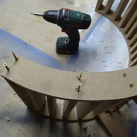 Kako napraviti kovrčavu stolicu vlastitim rukama 6800_10