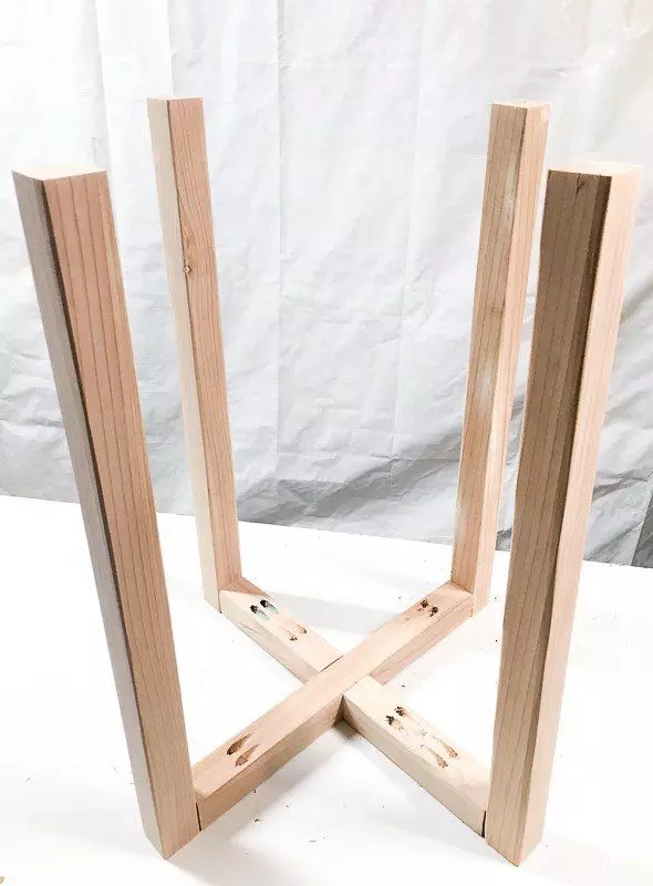 Pieni kuusikulmainen pöytä, joka on valmistettu luonnollisesta puuta 6801_13