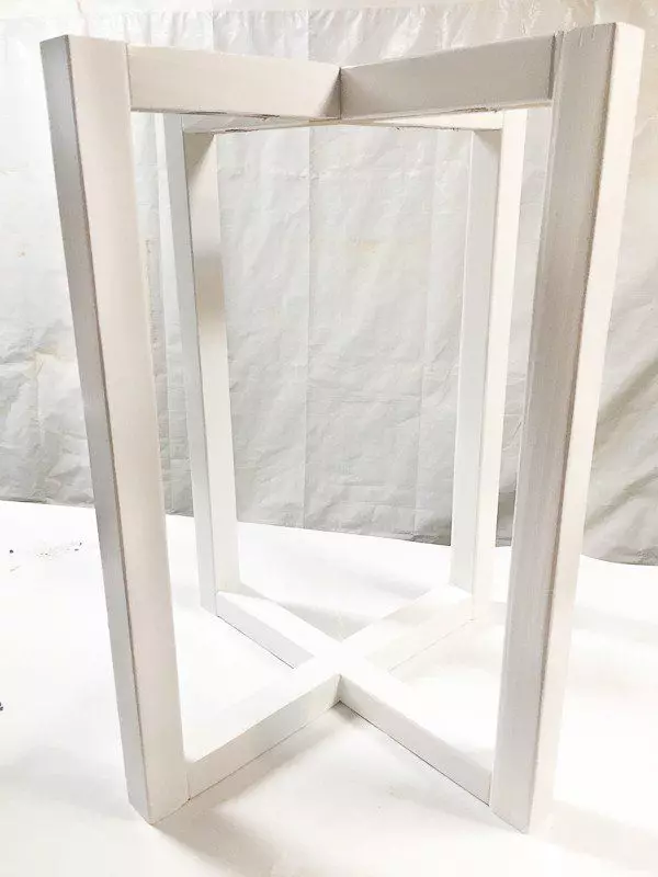 Mažas šešiakampis stalas, pagamintas iš natūralios medienos 6801_15