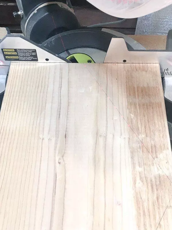 'N klein seshoek tafel gemaak van natuurlike hout 6801_5