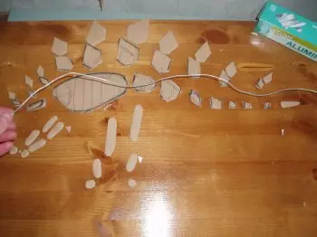 Hoe maak je een dinosaurus van karton en plasticine 7098_6