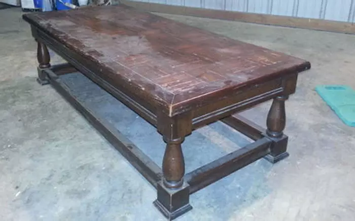 Hoe de oude salontafel in een verbazingwekkende otomanka te draaien 7119_2