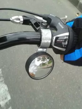 Instale espejos adicionales en la bicicleta. 7178_14