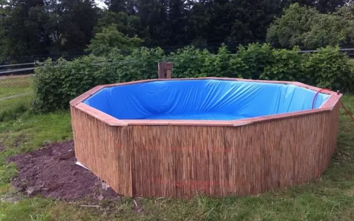 Com construir una piscina de palets de fusta simples: més barats i més pràctics no s'aconseguiran 7223_7