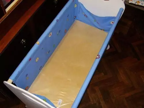 Bed for a newborn with his own hands 736_18