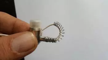 Како да се зајакне жицата за слушалки 7528_10