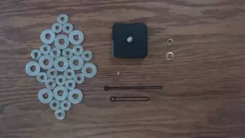 Relógio de mesa feito de puck de metal faça você mesmo 7543_6