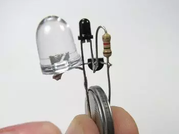 Awtomatikong paglipat sa LED sa madilim 7547_6