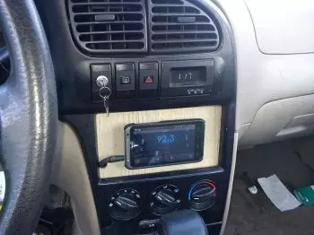 Как да смените CD плейъра по телефона в колата 7595_1