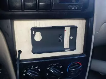 Как да смените CD плейъра по телефона в колата 7595_5