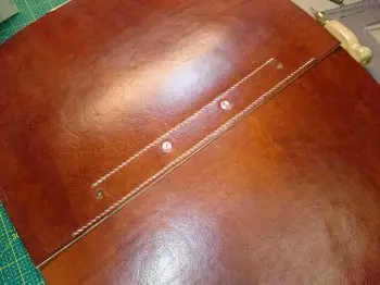 Plecu soma, kas izgatavota no ādas ar savām rokām 7787_14