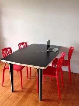 Étkező asztal a saját kezével