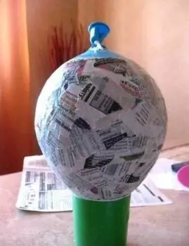 Kami ngadamel vase anu éndah pikeun warna ti Papier Mache sareng benang 8125_3