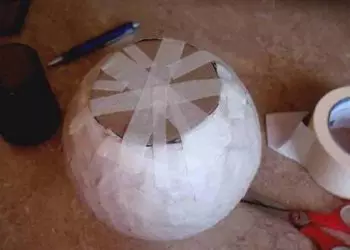 Ni faras belan vazon por koloroj de Papier Mache kaj Fadeno 8125_5