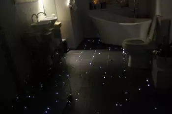 "Star Sky" на подот го прави тоа сами
