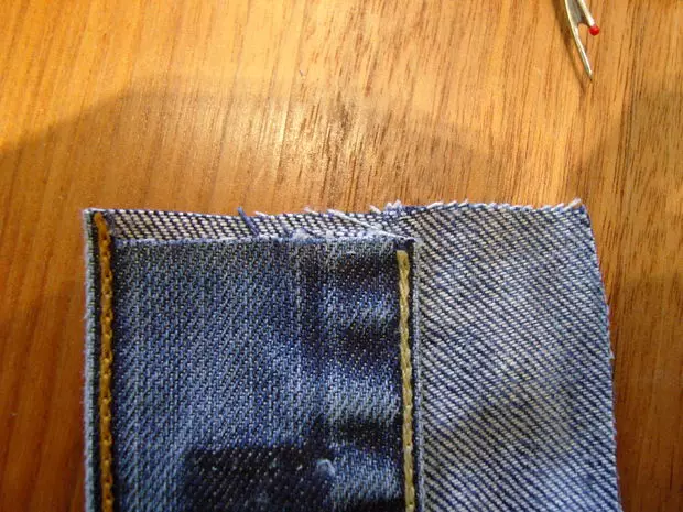 Cara membuat kasus tidur untuk smartphone atau pemain dari jeans tua 967_4