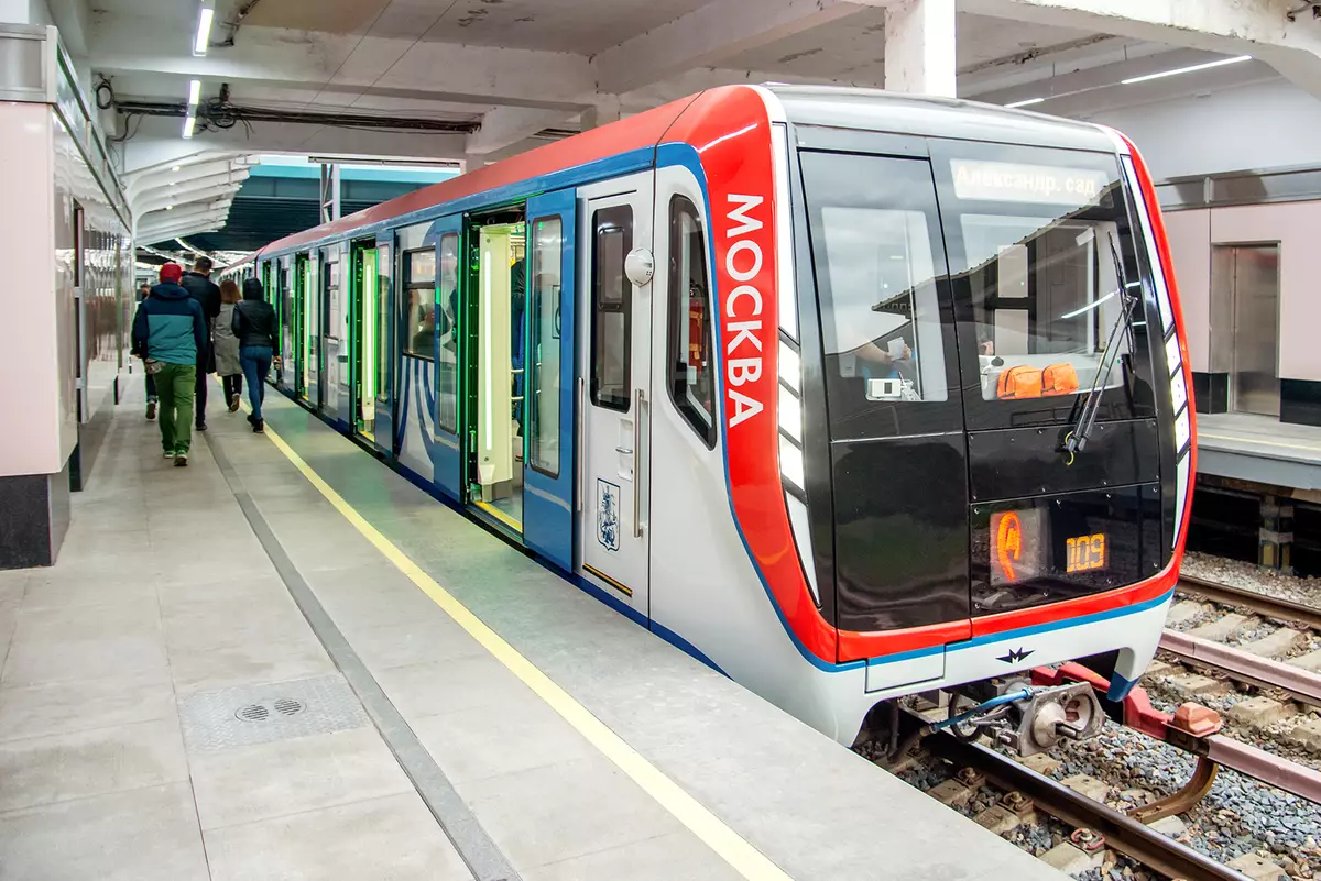 5 maniere om op reis na die Moskou Metro te bespaar. Sommige gaan gewoonlik gratis